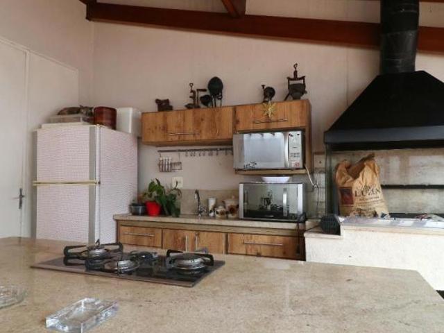 Casa tipo para venda com 4 quartos, 350m²