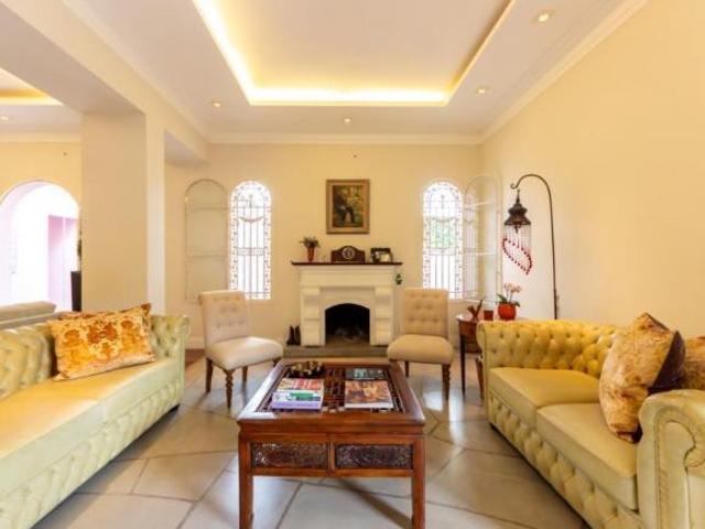 Casa tipo para venda com 4 quartos, 380m²