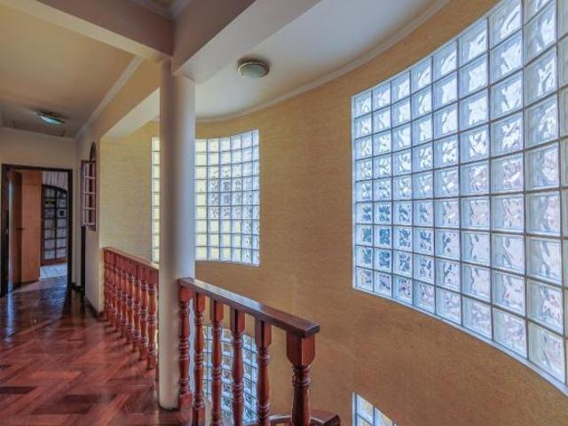 Casa tipo para venda com 4 quartos, 393m²