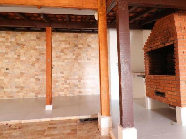 Casa tipo para venda com 4 quartos, 336m²