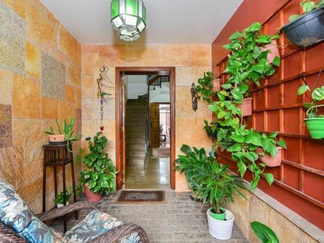 Casa tipo para venda com 4 quartos, 450m²
