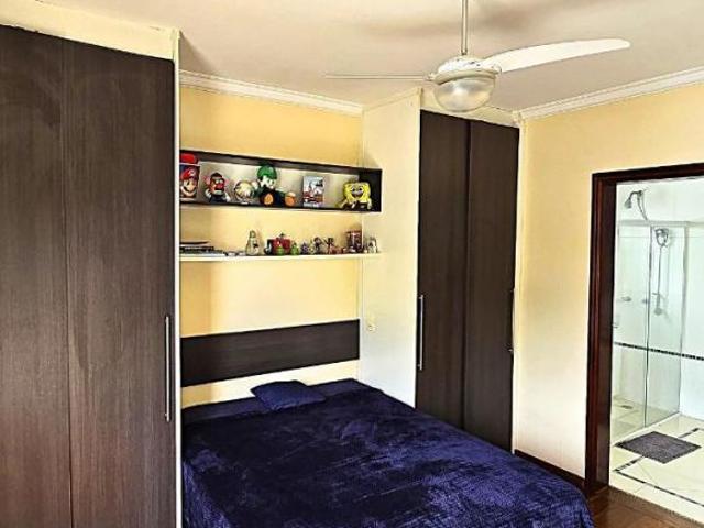 Casa tipo para venda com 4 quartos, 457m²