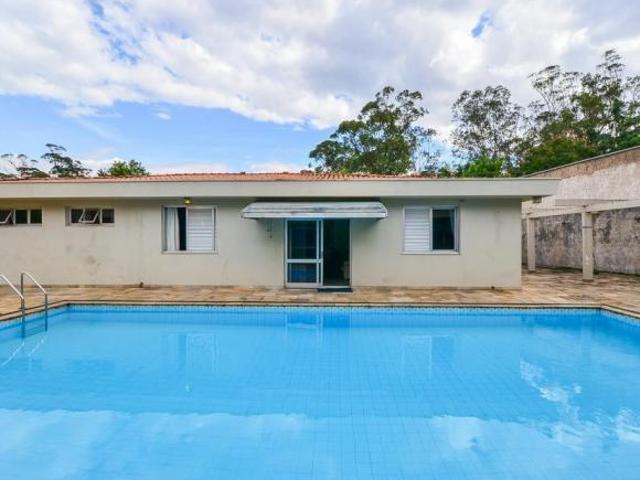 Casa tipo para venda com 4 quartos, 595m²