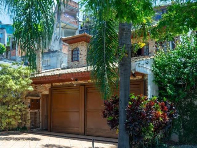 Casa tipo para venda com 4 quartos, 509m²