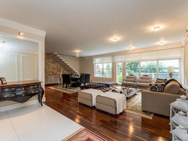 Casa tipo para venda com 4 quartos, 510m²