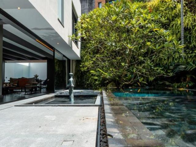 Casa tipo para venda com 4 quartos, 716m²