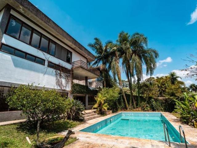 Casa tipo para venda com 5 quartos, sendo 1 suíte, 259m²