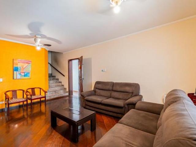 Casa tipo para venda com 5 quartos, sendo 2 suítes, 233m²