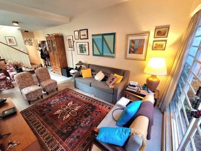 Casa tipo para venda com 5 quartos, sendo 3 suítes, 231m²