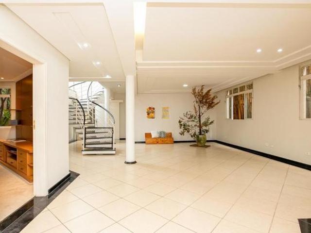 Casa tipo para venda com 5 quartos, sendo 5 suítes, 454m²