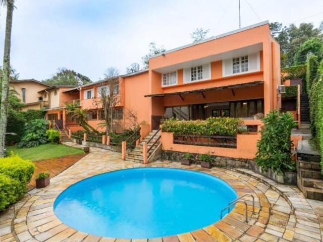 Casa tipo para venda com 5 quartos, 380m²