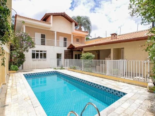 Casa tipo para venda com 5 quartos, 454m²