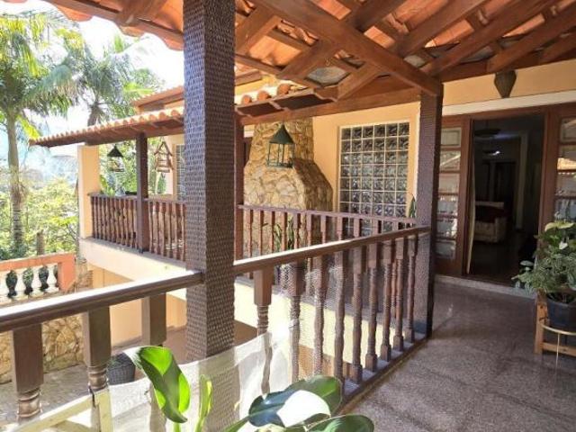 Casa tipo para venda com 5 quartos, 465m²
