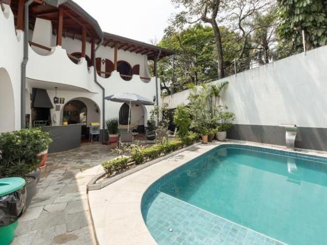 Casa tipo para venda com 5 quartos, 465m²