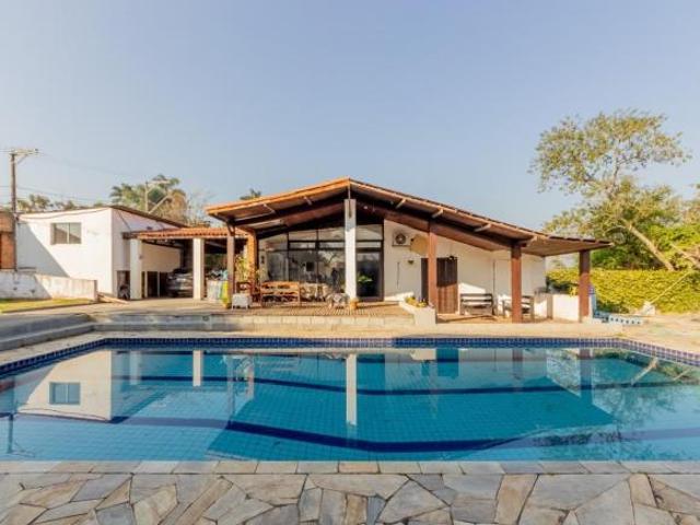Casa tipo para venda com 5 quartos, 626m²