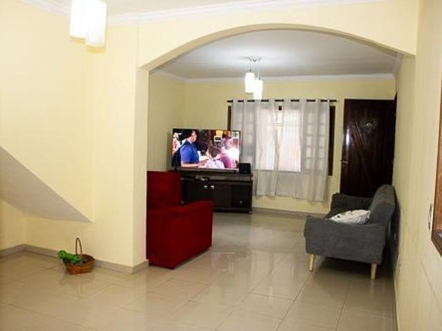 Casa tipo para venda com 6 quartos, sendo 2 suítes, 242m²