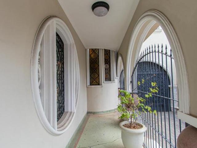 Casa tipo para venda com 6 quartos, sendo 2 suítes, 312m²