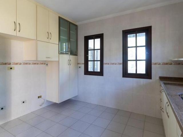 Casa tipo para venda com 6 quartos, sendo 6 suítes, 450m²