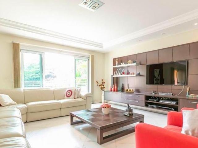 Casa tipo para venda e locação com 4 quartos, 600m²