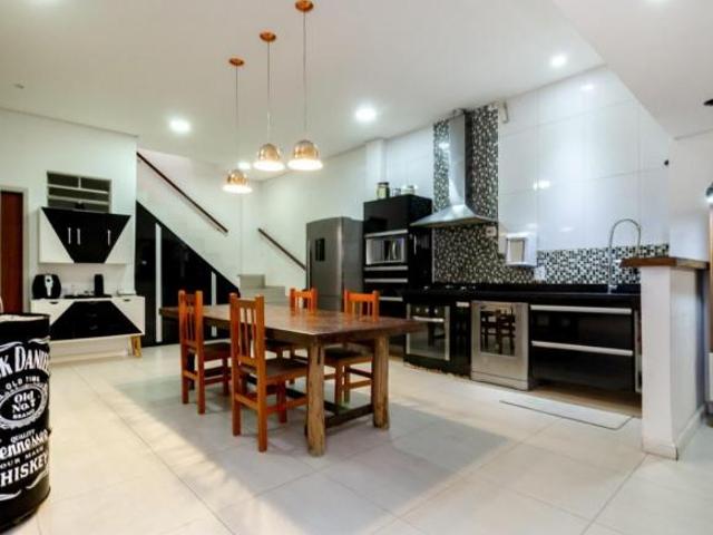 Casa tipo para venda em Vila Mangalot com 4 quartos, sendo 1 suíte, 100m²