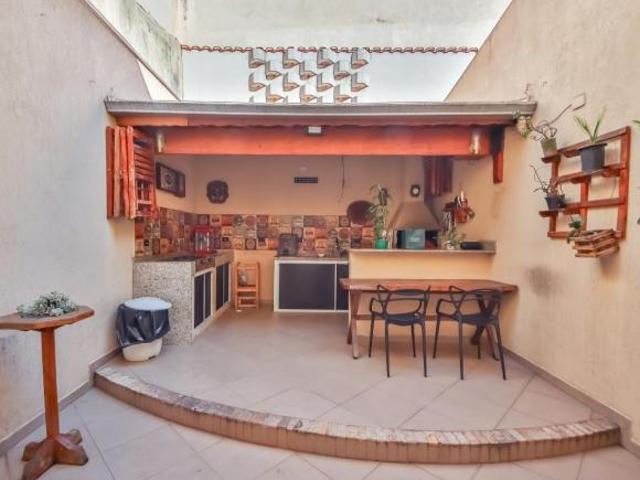 Casa tipo para venda em Vila Mangalot com 3 quartos, sendo 3 suítes, 159m²