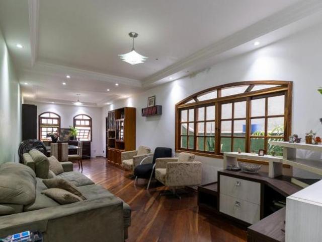 Casa tipo para venda em Vila Canero com 4 quartos, sendo 2 suítes, 385m²