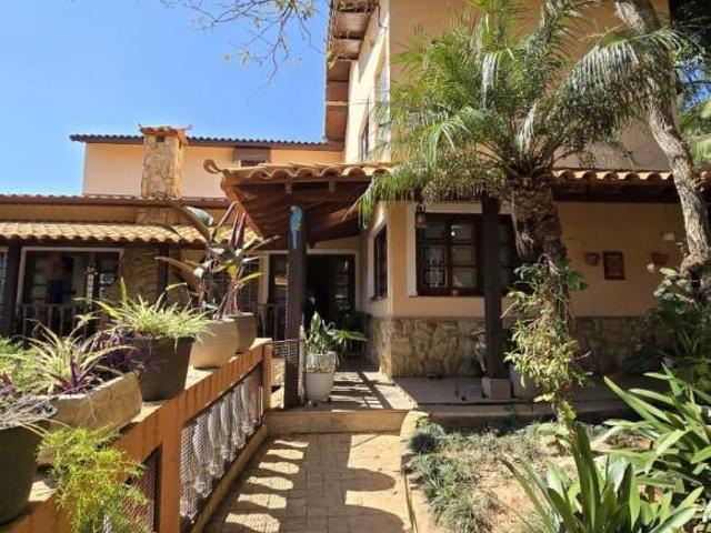 Casa tipo para venda em Barreiro com 5 quartos, sendo 3 suítes, 465m²