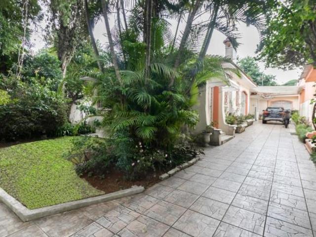 Casa tipo para venda em Campo Belo com 4 quartos, sendo 2 suítes, 350m²