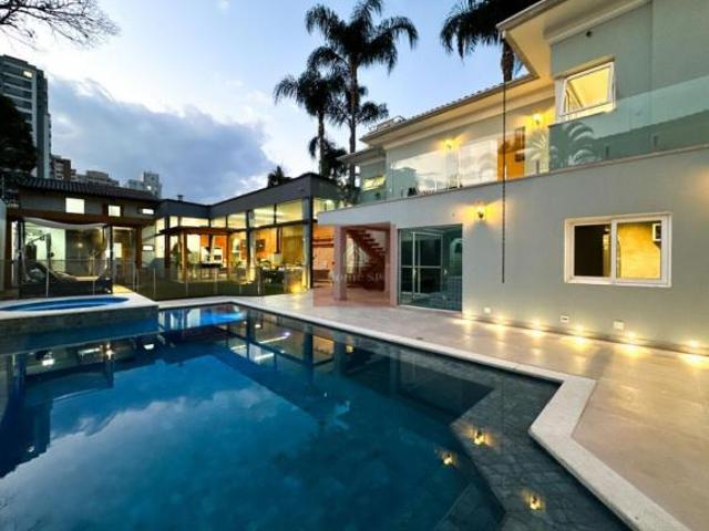 Casa tipo para venda em Campo Belo com 5 quartos, sendo 5 suítes, 500m²