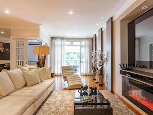 Casa tipo para venda em Interlagos com 5 quartos, sendo 4 suítes, 462m²