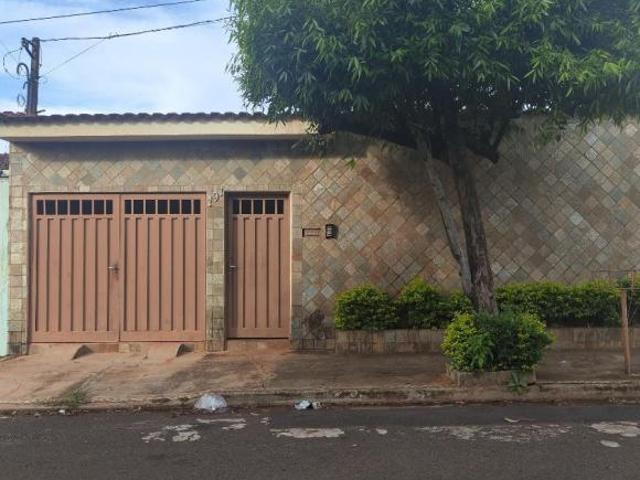 Casa tipo para venda em Jardim Manoel Penna com 3 quartos, sendo 2 suítes, 147m²