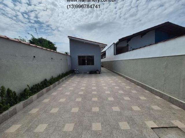 Casa totalmente revitalizada, 2 quartos, quintal com piscina, 4 vagas de garagem Baln Anchieta Mon