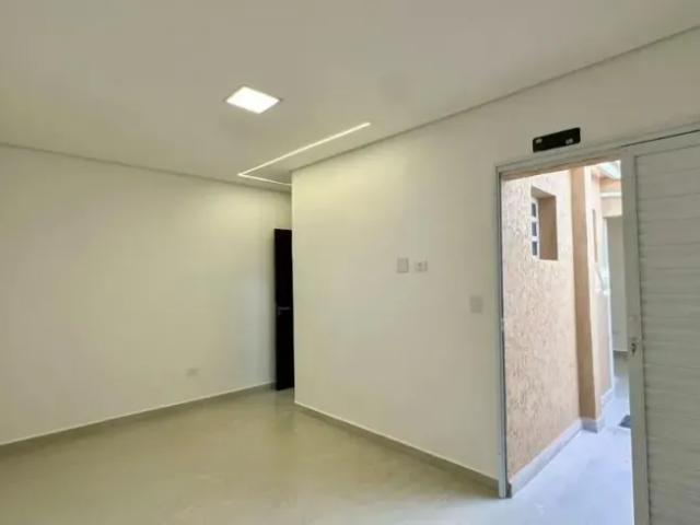 Casa totalmente reformanda, 400m² de área útil, 2 quartos, 2 vagas, em Tupi Praia Grande SP