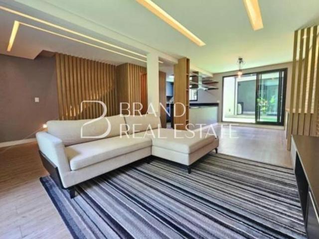 Casa totalmente reformada à venda no Brooklin, com 150m², jardim e jacuzzi
