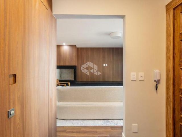 Casa totalmente Reformada com 4 suítes e 4 vagas no Três Figueiras