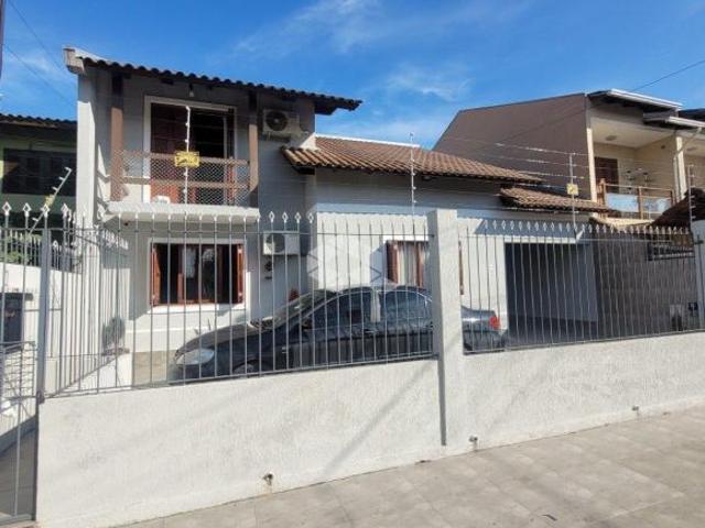Casa totalmente reformada com 3 dormitórios e 3 vagas no bairro Mato Grande