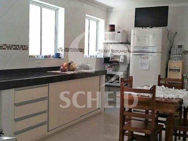 Casa totalmente reformada e arejada com 3 suítes, 2 vagas medindo 155 m2 na região de interlagos