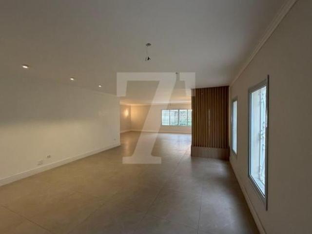 Casa totalmente reformada em rua calma no Brooklin Novo próximo a Hípica Paulista