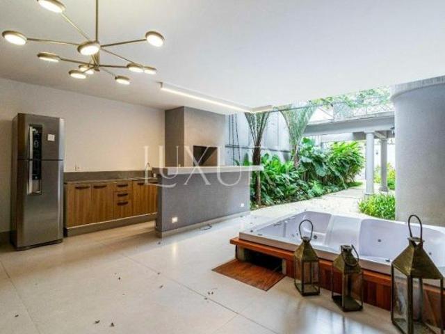 Casa totalmente reformada para Venda ou para Alugar no Jardim Paulistano, 551 m², 4 suítes, 4 vagas