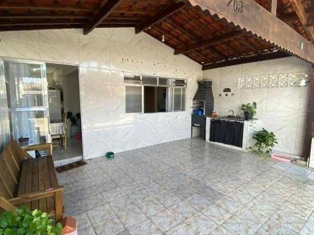 CASA TOTALMENTE REFORMADA RS 340.000.00, escriturada, composta de 02 dormitórios sendo 01 suíte, s