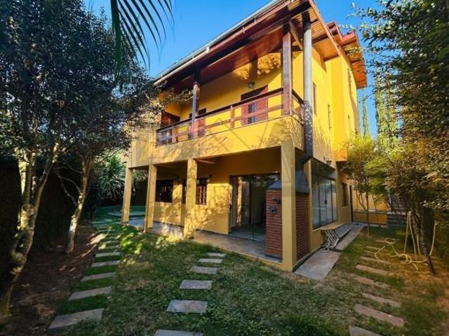 Casa totalmente reformada, 06 dormitórios, 2 suites, 5 salas, rua sem saida