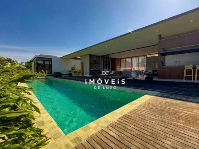 Casa totalmente térrea, com arquitetura moderna, 6 suítes, à venda no Condomínio Fazenda Vila Real