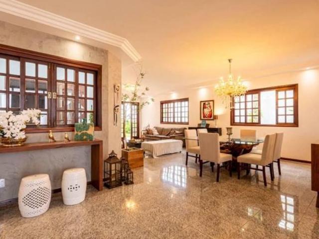 Casa totalmente térrea e plana na QI 08 do Lago Norte