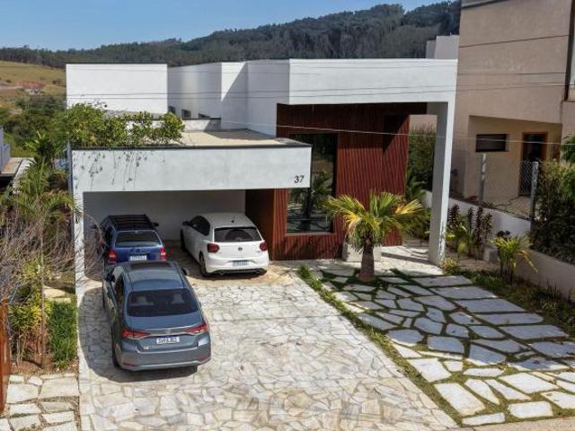 Casa totalmente térrea sem degraus ou escadas no condomínio campos do conde