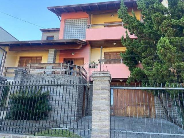 Casa três andares com 407 m² privativos no Bairro Colina Sorriso
