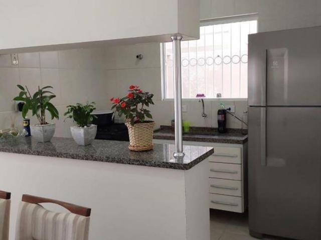 Casa três dormitórios