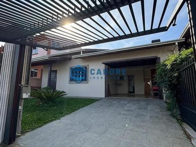 CASA TRÊS DORMITÓRIOS NO FORQUETA