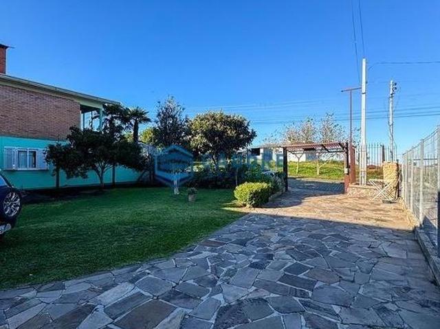 CASA TRÊS DORMITÓRIOS NO FORQUETA