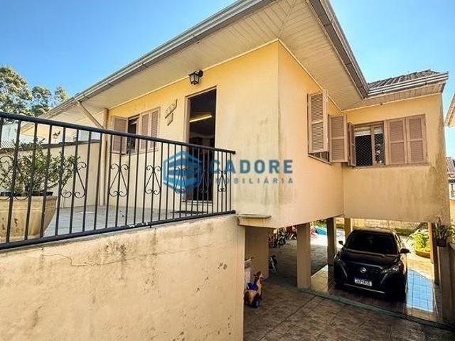 CASA TRÊS DORMITÓRIOS NA FORQUETA