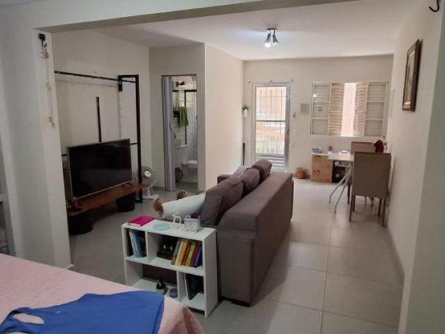 Casa três dormitórios uma suíte duas vagas